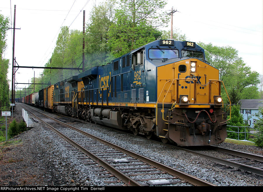 CSX 962 leading Q301